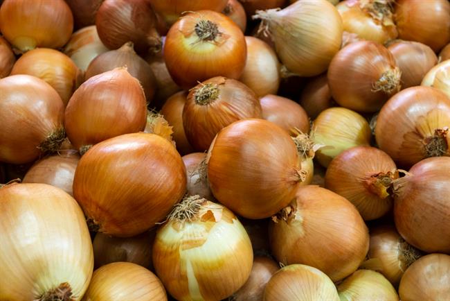Kašljate, vas boli grlo? Kozarec tega je dovolj, pa boste nehali ...